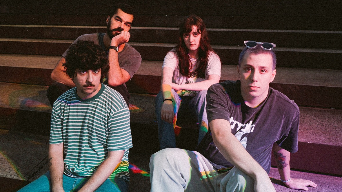 Bella e o Olmo da Bruxa se apresenta na Casa Rockambole nesta sexta